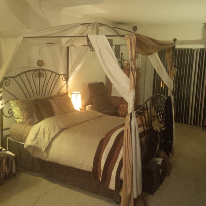 A Home Away From Home ! - Los Angeles, CA