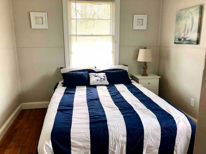 Cottage On Pelletier Creek (Boat Slips Available) - Pine Knoll Shores, NC