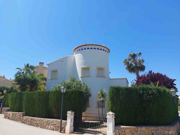Attractive, Spacious 3 Bedroom Villa With Pool - Pedreguer