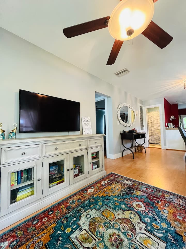 Cozy Bungalow Inn The Heights-the Hive - Tampa, FL