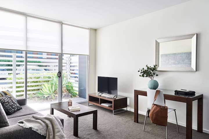 Adoining 2 Bedroom 2 Bathroom Apartment & Balcony - City of Knox