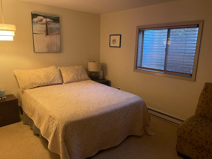 Cozy & Eclectic Home 1 Bedroom Garden Lounging - Erie, CO