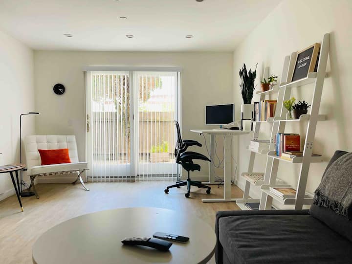 New Condo With Amazing Wfh Setup And Private Patio - Usa