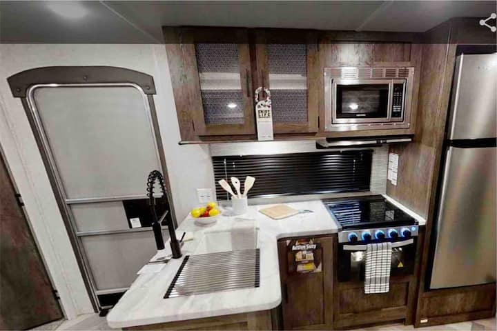 Beautiful 2 Bed 2 Bath Camper! Fits 6 - Apopka, FL