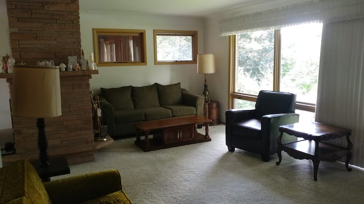 Great Minneapolis Suburban Home! - Plymouth, MN