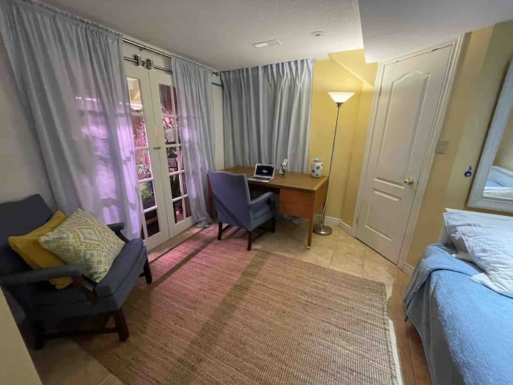 Private And Cozy Room In A Modern Basement - Mississauga