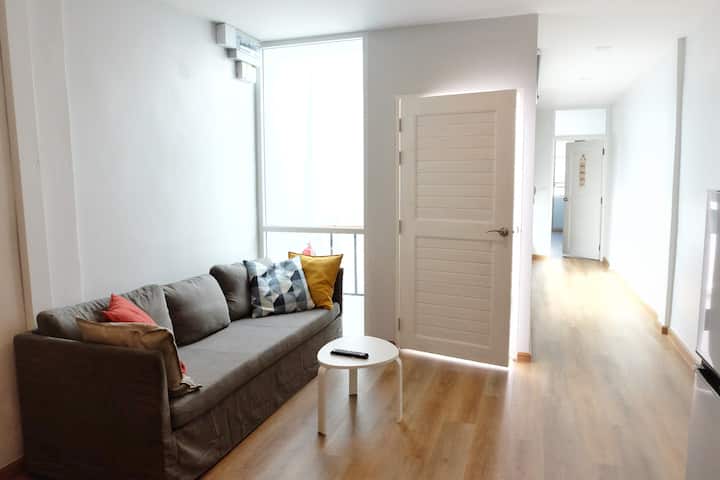 Cozy 2br Apt. 10 Mins To Mrt Sirikit -4th Fl - Khlong Toei
