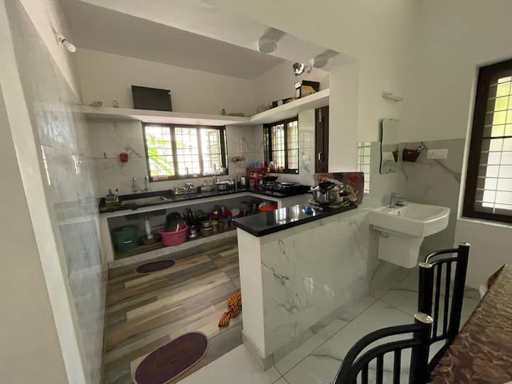 2bhk House In Edapally Near To Metro Station - Kochi