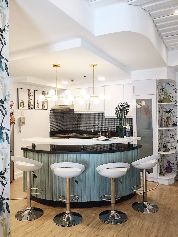 Central Tropical 3br Bgc Condo - Makati