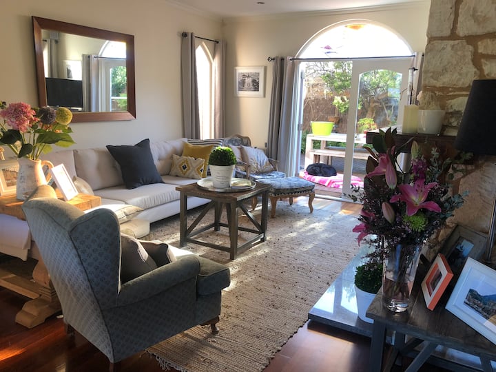 Unique Enchanting Limestone Cottage - Portsea