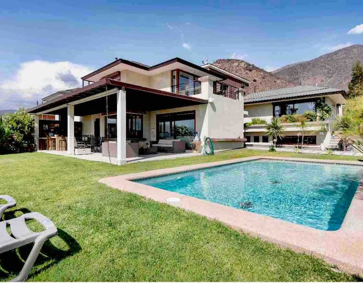 Fantástica Casa En Las Condes - Cerca De Todo! - Santiago