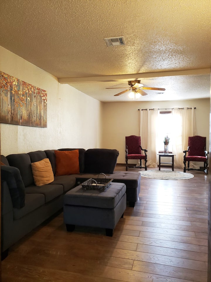 Charming Farmhouse In The Middle Of The City - Lake Stanley Draper, OK