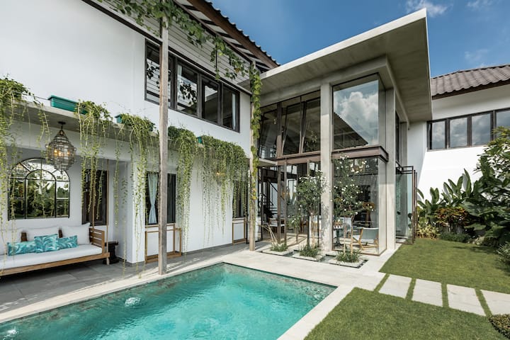 Villa Ratu Gipsi- A Truly Unique Tropical Retreat - Bali