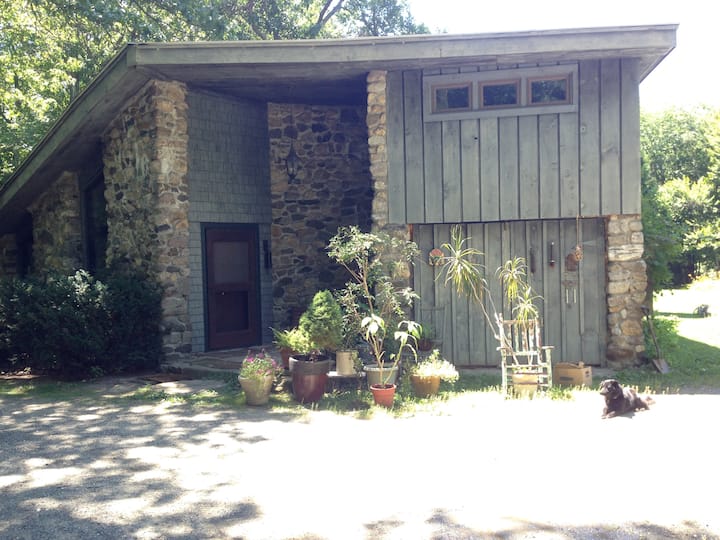 Stone(d) Retreat For Writers And Artists - Granville State Forest, Granville