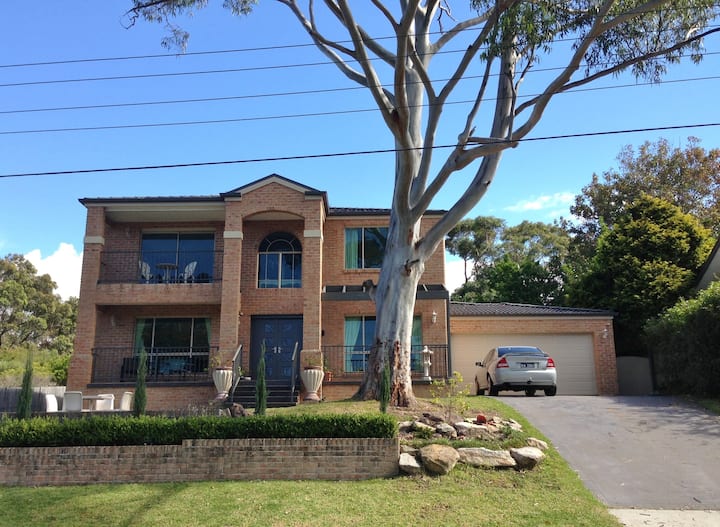 Spacious Modern Home Close To Manly - Mosman