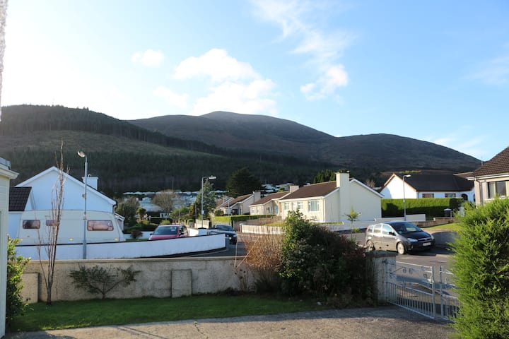 2bed + Sofabed, Mountain Views And Private Garden - Newcastle