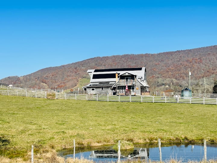 2 Br Solar Powered Barn On Farm W/ Hot Tub & Pond - Seneca Rocks, WV