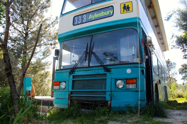 Converted Double Decker Bus - Off Grid Glamping - Fundão