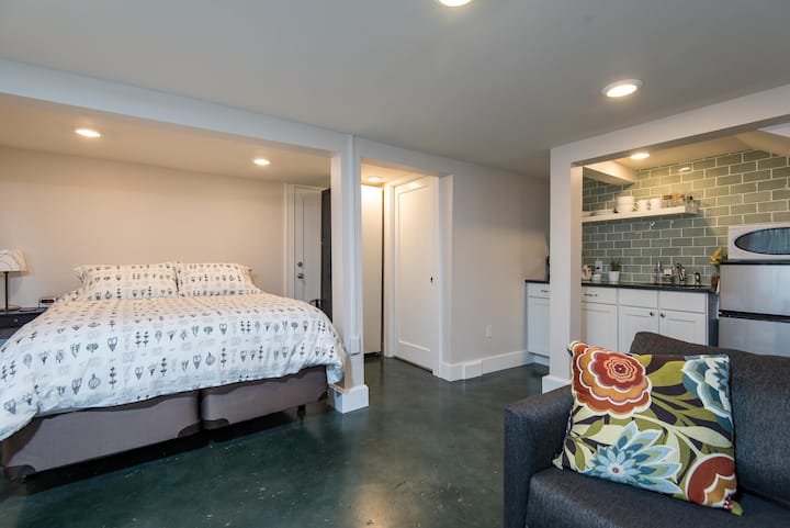 Private Studio Right Off Hawthorne! - Portland, OR