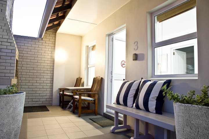 South Point - Twin Bed, Self Catering Unit No. 3 - L'Agulhas