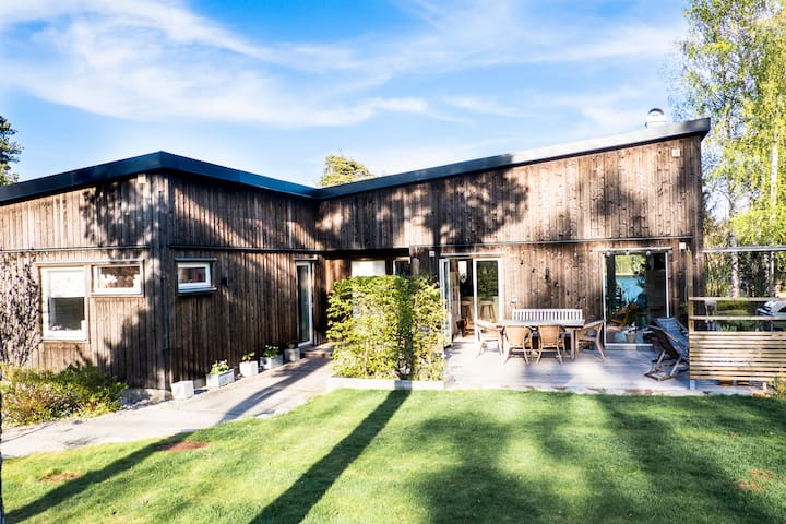 Family House Dalarö, Close To Beach, Nice Garden - Dalarö