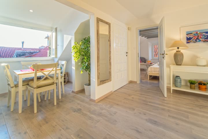 Beautiful Attic Apartment Within Diocletian Palace - Split