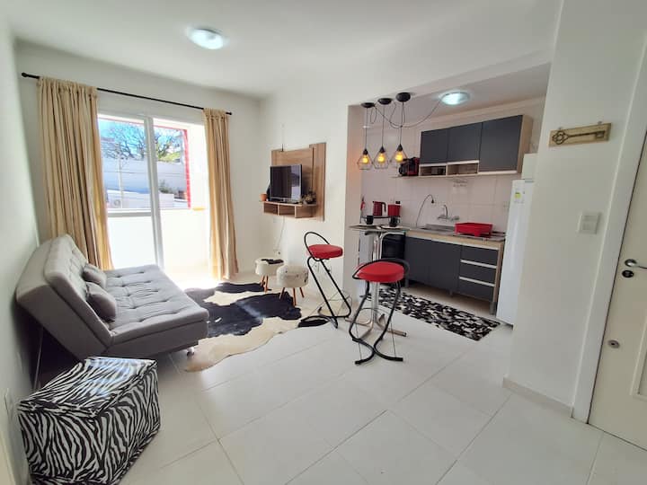 Apto| Sacada | Ar-cond.| Garagem | Localização Top - Santa Maria