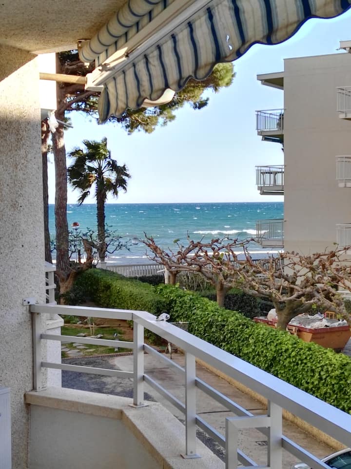 Lovely Apartment In Front Of The Beach. - Vilafortuny