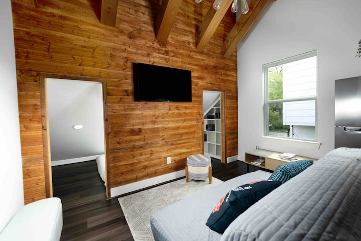 The Rustic Casita - Tiny Home, Cozy Patio, Jacuzzi - Houston, TX