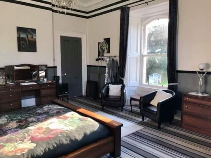 Ensuite Private Bedroom In Peaceful Manor House - Ballymoney