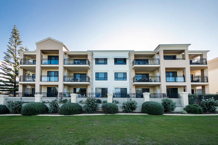 3 Brm Ocean Front Apt Top Floor @ The Sands Resort - Yamba