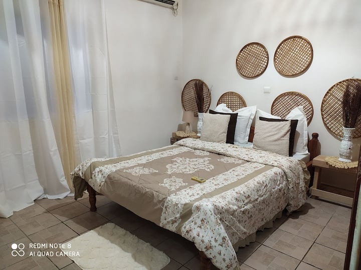 Agréable Maison De Ville Au Style Cosy, Chic, Frais, éPuré Et éLégant. - Libreville