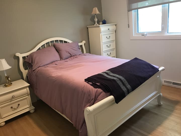 Private And Comfortable Room In River Heights! - Winnipeg