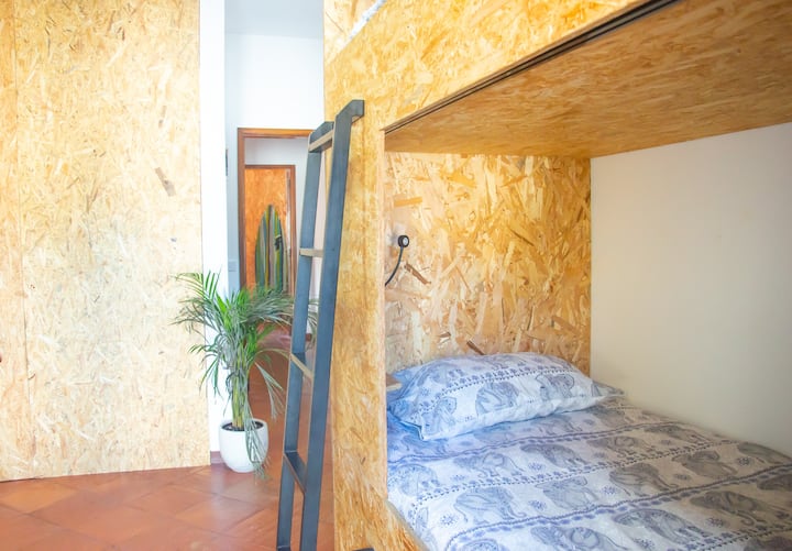 Banana Beach House 4 Bed Female Dorm En-suite - Lagos, Portugal