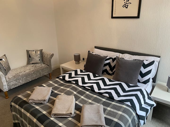 One Bedroom Apartment In The Heart Of Lark Lane - Liverpool