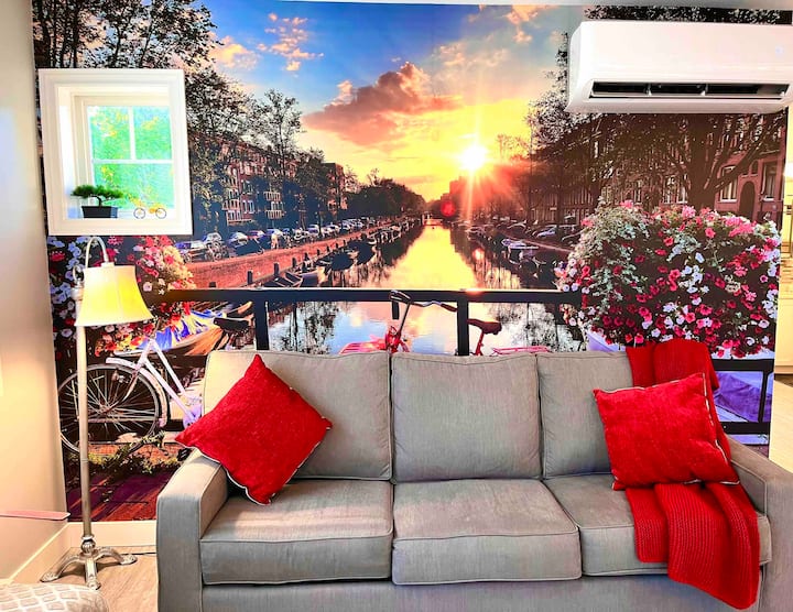 Bright 1 Bedroom + Den Retreat Downtown Kelowna - Kelowna