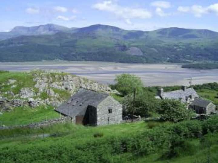 The Barn At Llwyngloddaeth - Barmouth