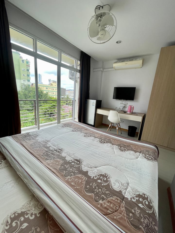 Studio Room Balcony With Junceylon View - Patong Beach