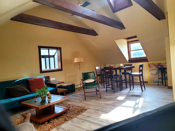 Private And Spacious Carriage House Pet Friendly - Buffalo, NY