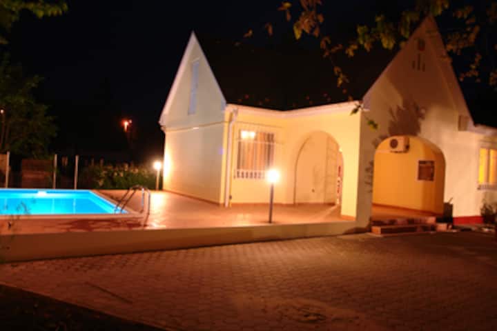 Holiday Private House With Pool Near The Beach - Siófok