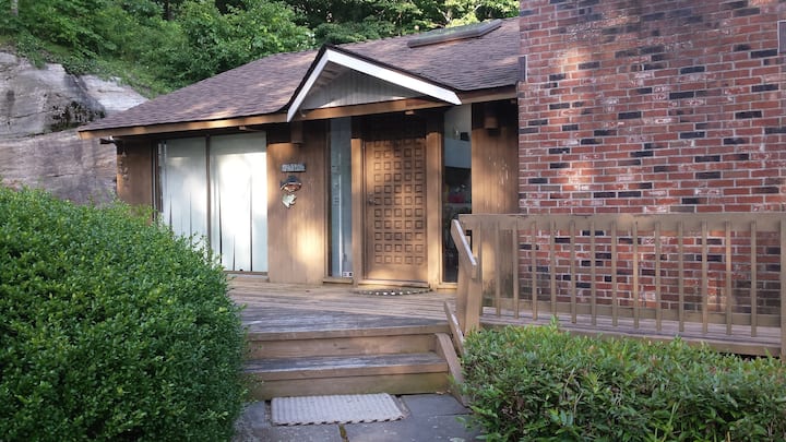 Private Lake Hideaway Nestled In The Woods - Madison, CT