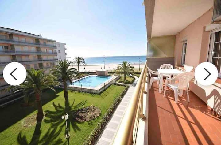 Apartamento En Primera Línea De Playa - La Pineda