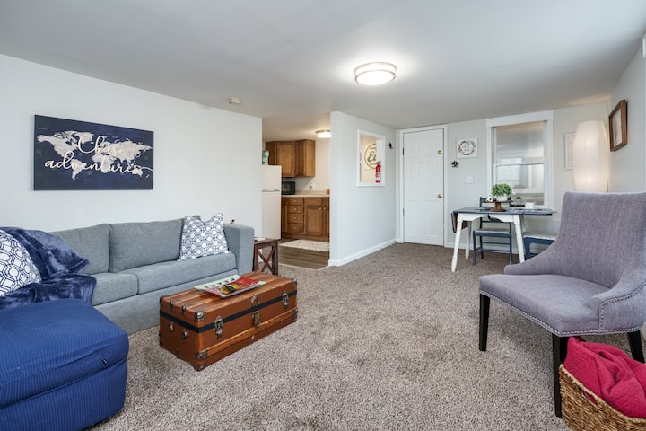 Private Apt- Feels Like Home W/kitchen - Kalamazoo, MI