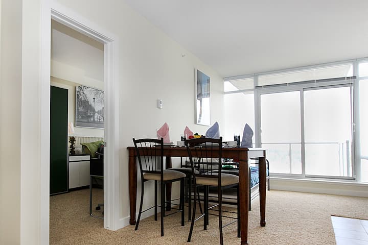 Nice View Apt In N.w. Calgary - Calgary