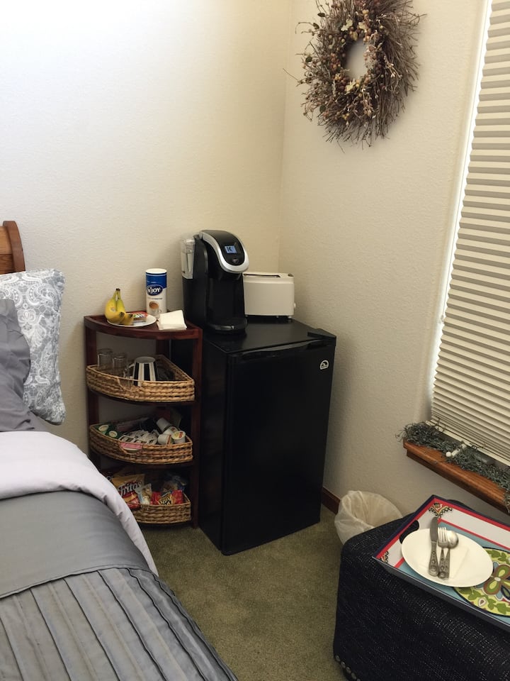 Cozy, Comfortable Bedroom With Bath - Cheyenne, WY