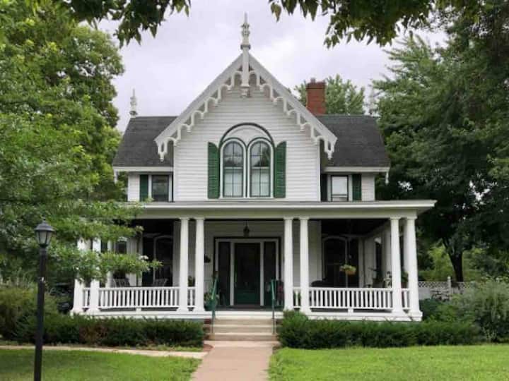 The Washington Historic Eau Claire Home - Eau Claire, WI