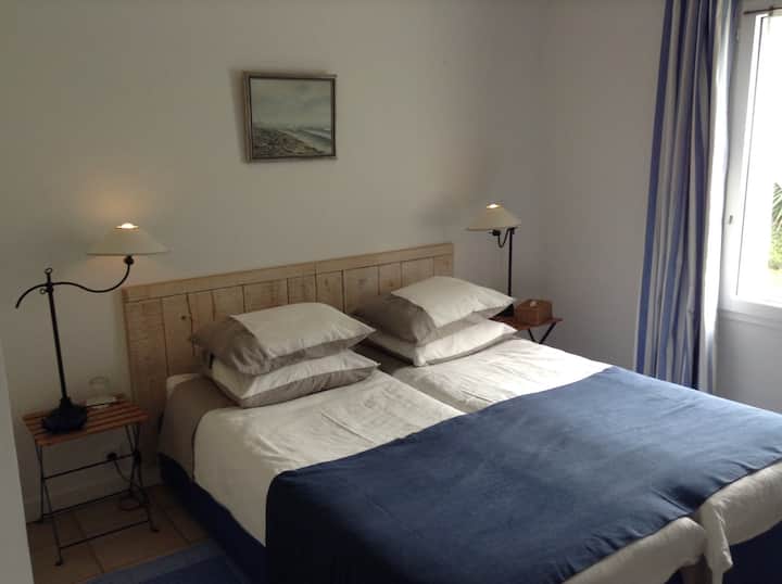 Chambre D'amis Calme Et Charmante Et Cuisine D’été - Ars-en-Ré