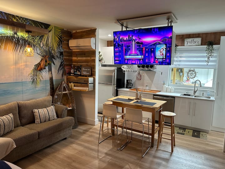 Studio/guest House 5 Min Away From Beach - St. Petersburg, FL