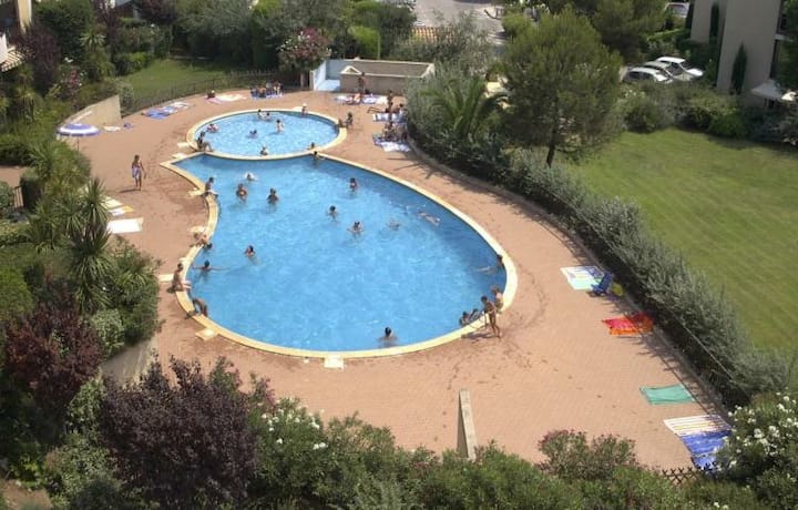 Appartement
4 Personnes, Parking, Piscine, Plages - Six-Fours-les-Plages