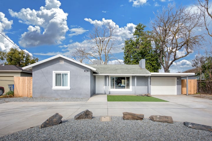 Modern Breathtaking Remodel In Central Fresno - Fresno, CA
